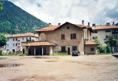 Rosso Ceccarelli Website - La palestra dell'I.T.C. A. Tambosi di ...